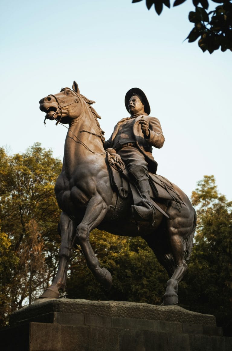Pancho Villa: Vida, Legado y Revolución Mexicana